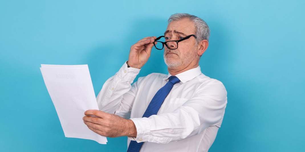 La presbytie : symptômes, causes et traitements | Ilajak médical